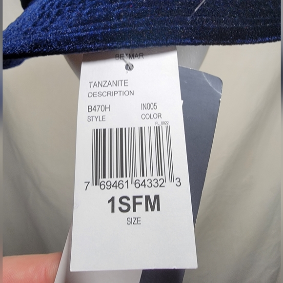 betmar | Accessories | Nwt Betmar Tanzanite Hat Is A Velvet Ruched ...